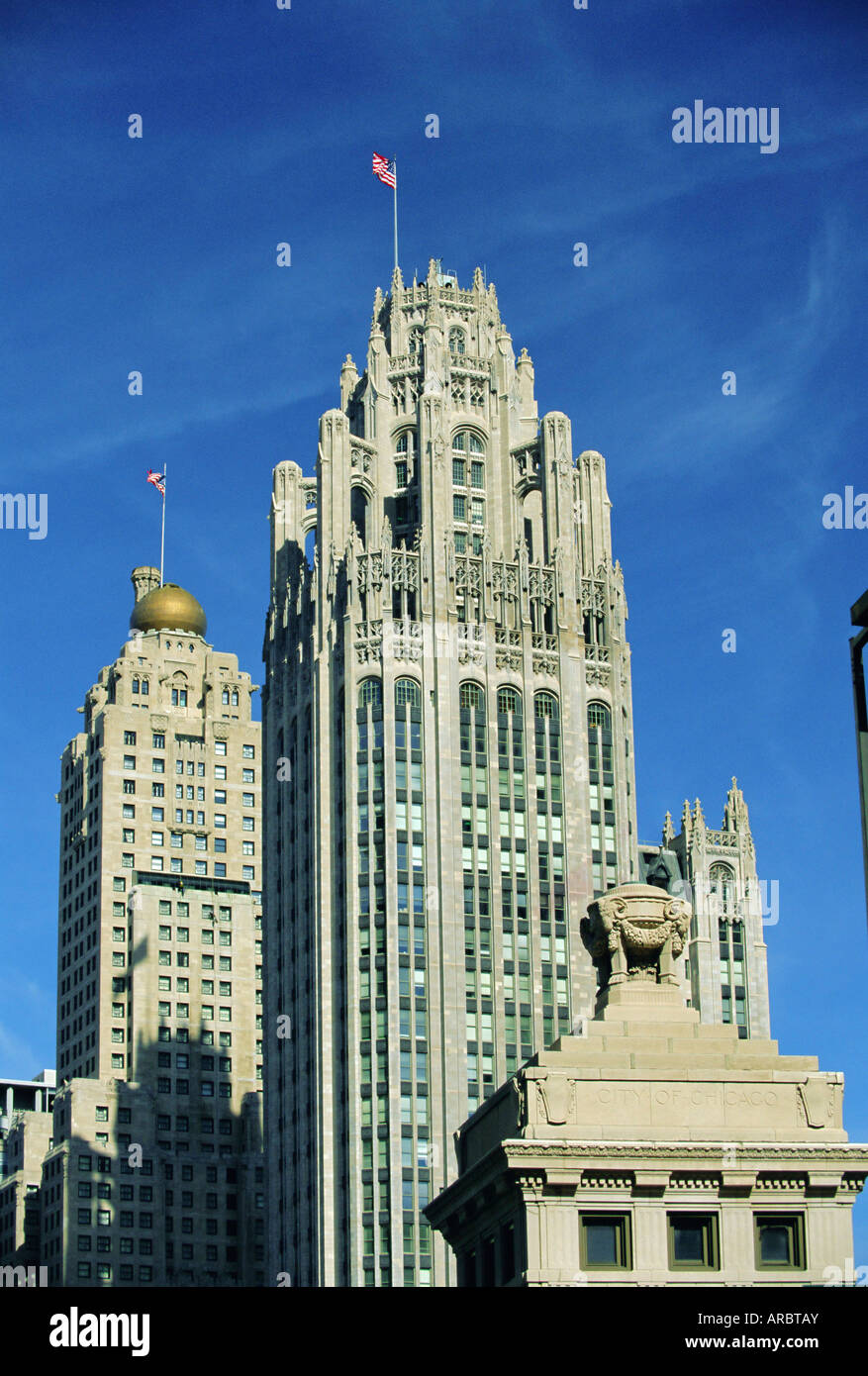 Tribune tower hotel intercontinental behind hi-res stock photography ...