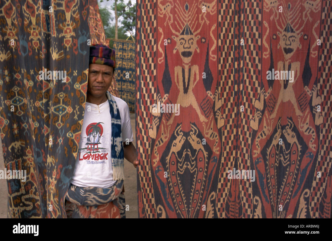 Sumba traditional fabric hi-res stock photography and images - Alamy