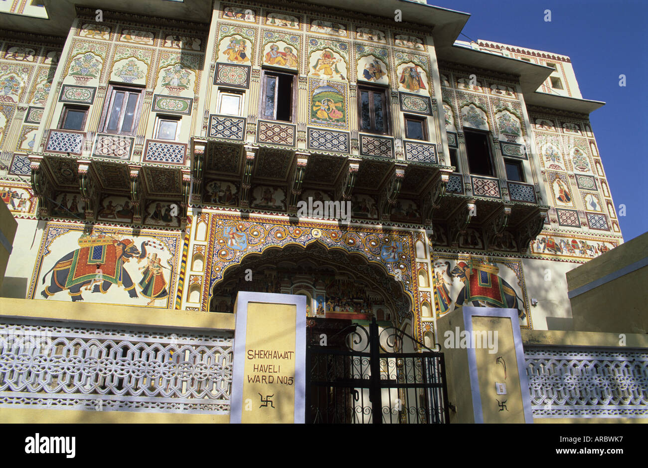 Restored painted merchant's house, Mandawa, India Stock Photo - Alamy