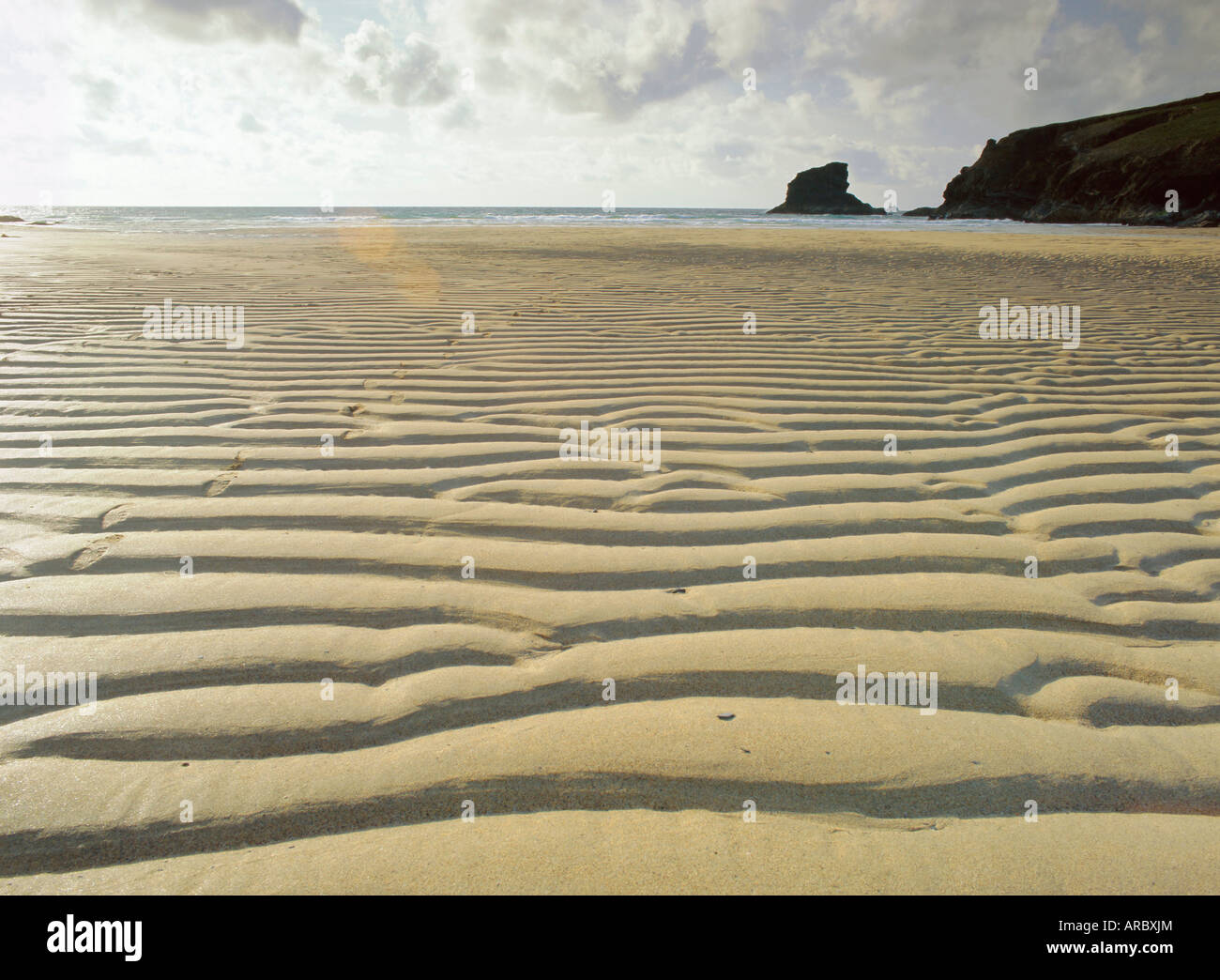 Horizontal ripples hi-res stock photography and images - Alamy