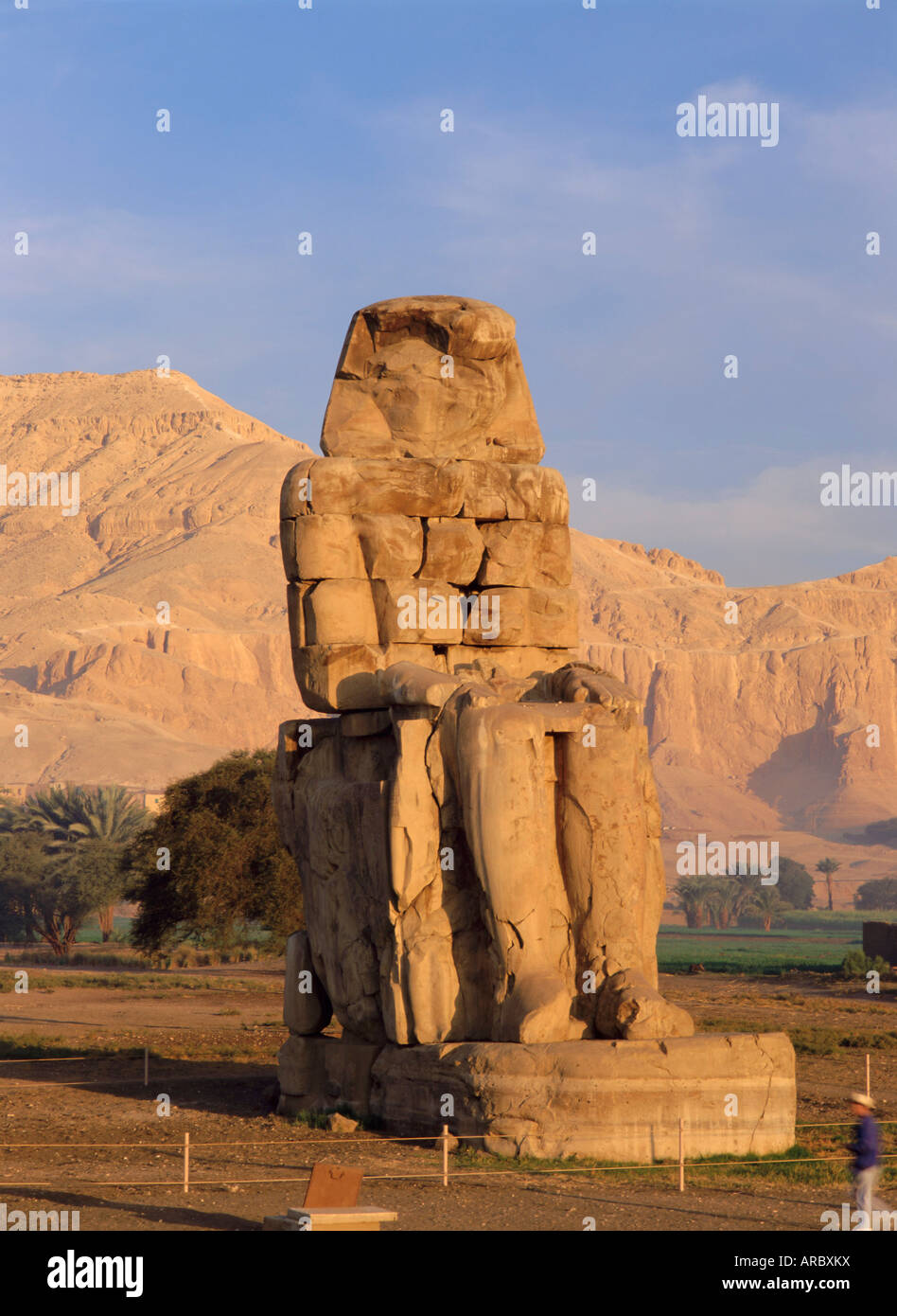 Egypt memnon colossus hi-res stock photography and images - Alamy