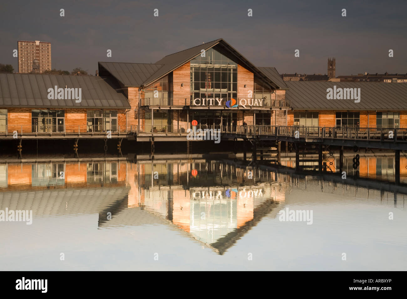 Dundee quay hi-res stock photography and images - Alamy
