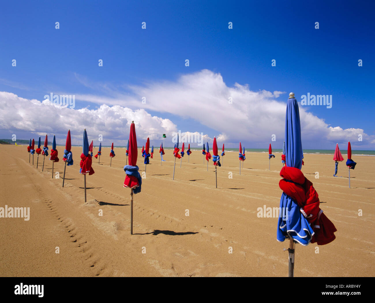 Umbrellas on the beach hi-res stock photography and images - Alamy