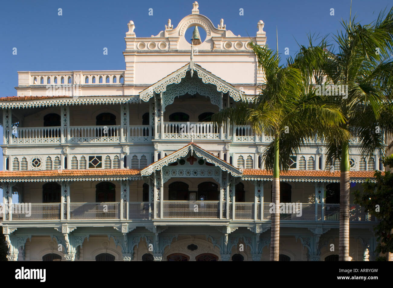 The ornate facade of the Old Dispensary building, Stone Town, UNESCO ...