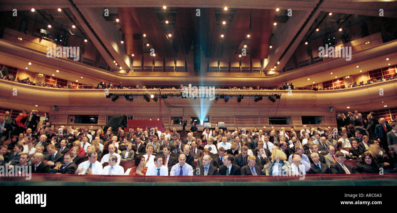 Cinema audience hi-res stock photography and images - Alamy