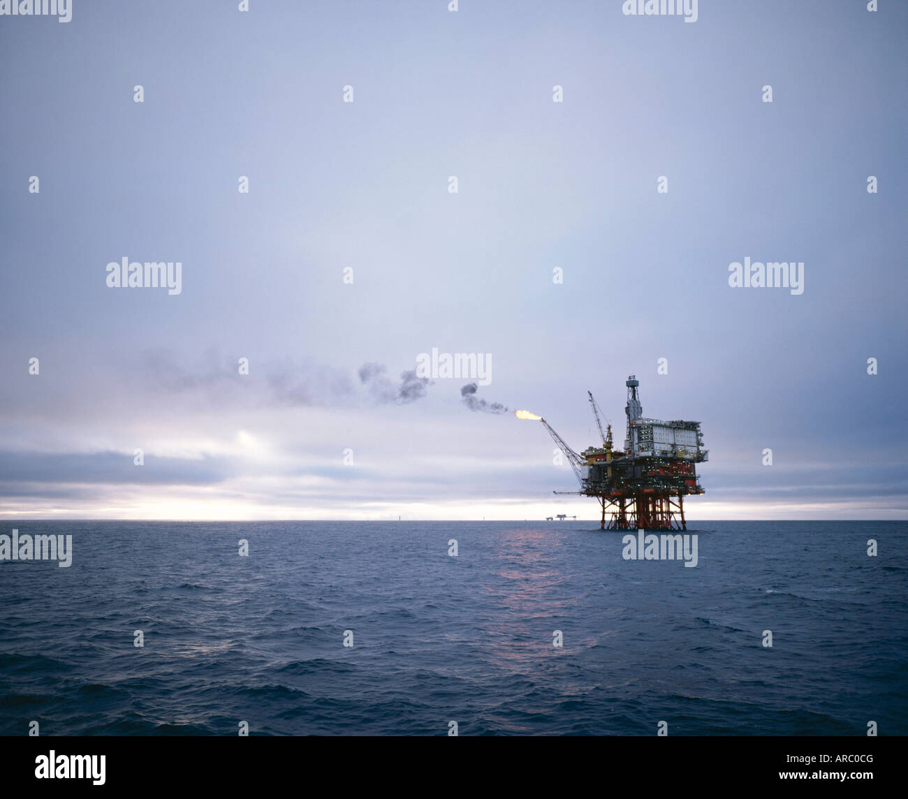Oil drilling rigs hi-res stock photography and images - Alamy