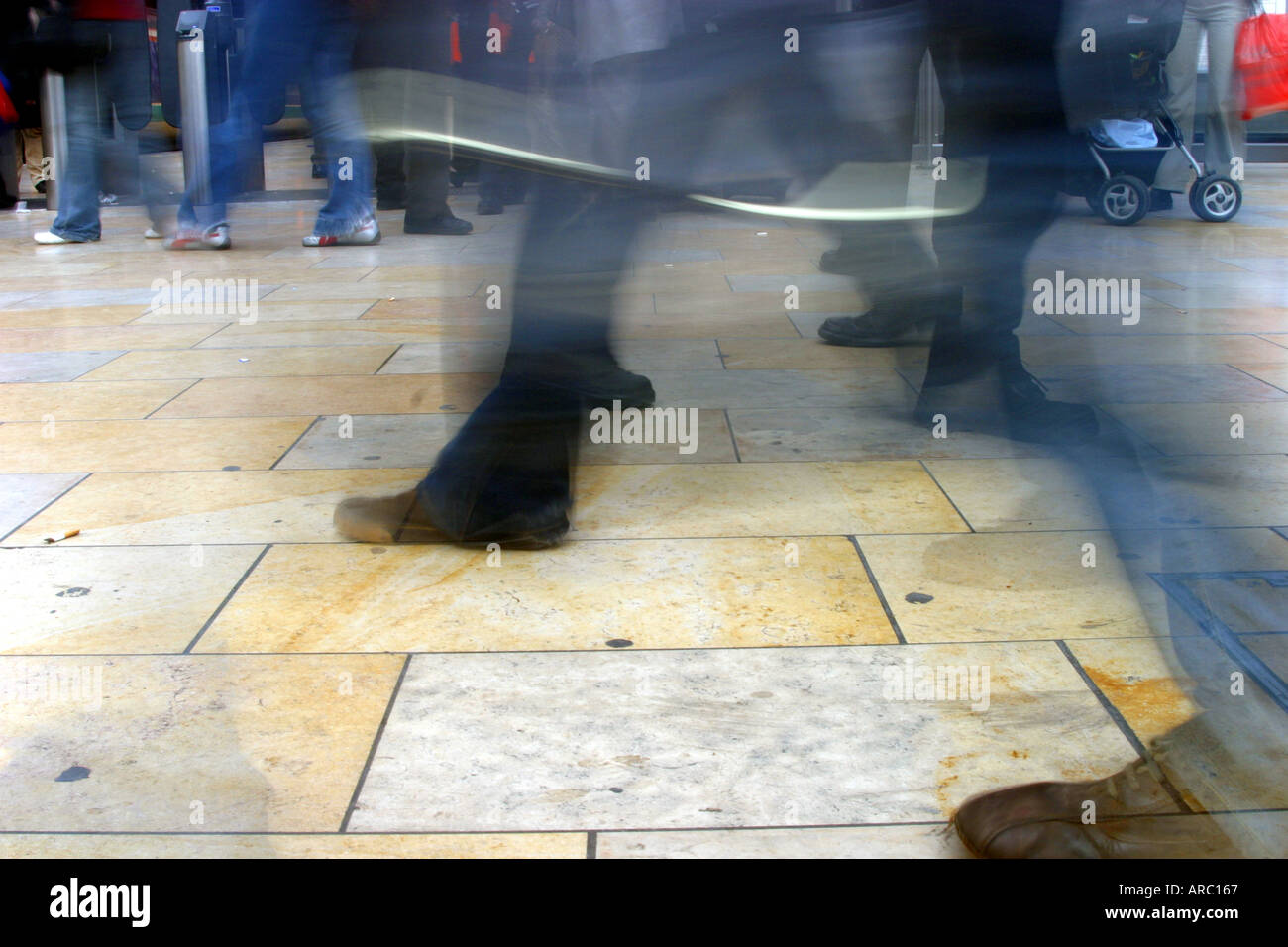 Concept crowd feet shoes walking hi-res stock photography and images ...