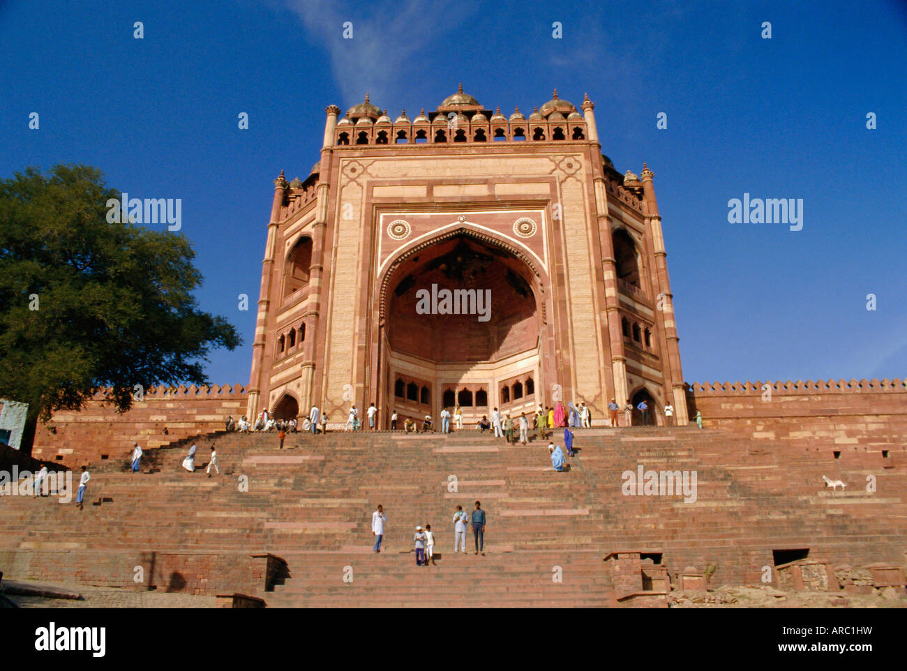 Mosque gate hi-res stock photography and images - Alamy
