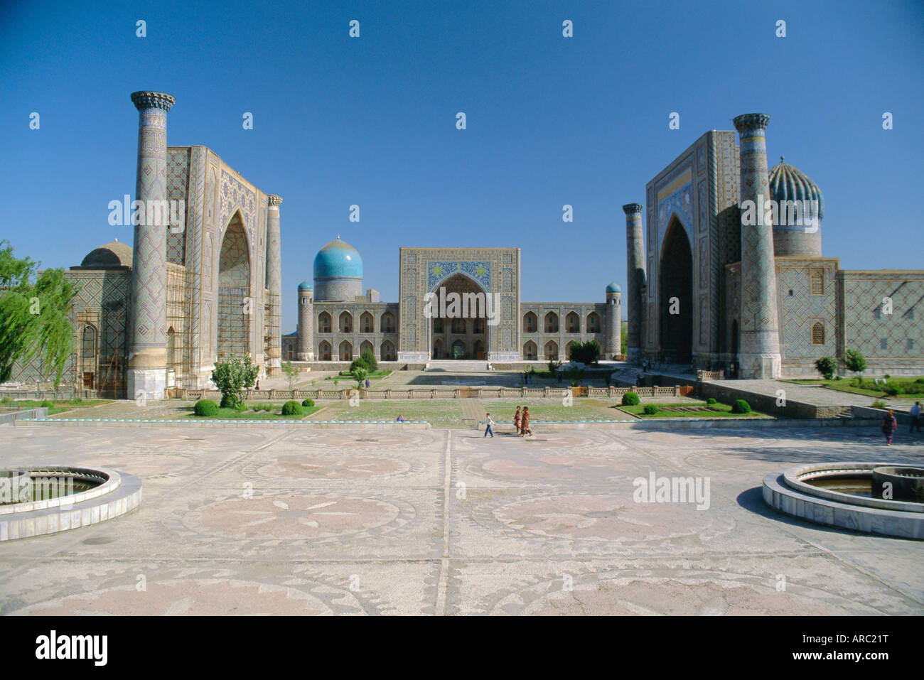 Main square samarkand hi-res stock photography and images - Alamy