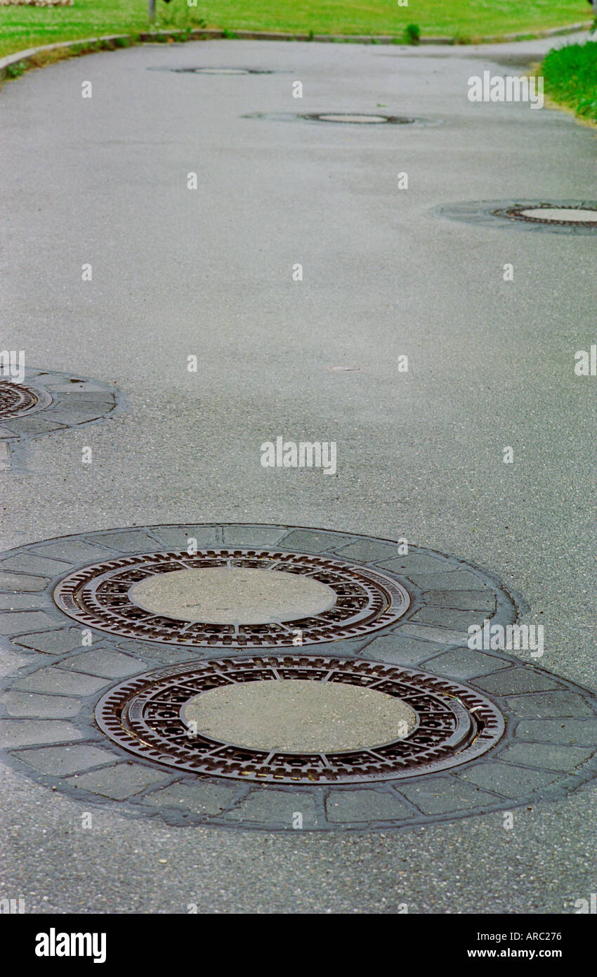 Pavement drain covers hi-res stock photography and images - Alamy