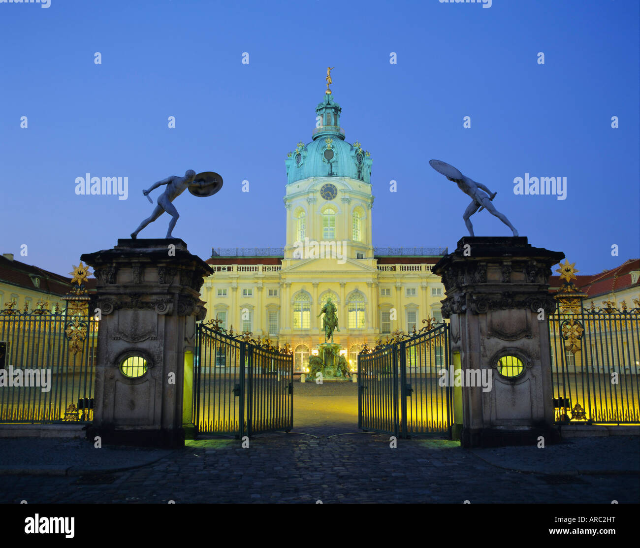 Palace berlin hi-res stock photography and images - Alamy