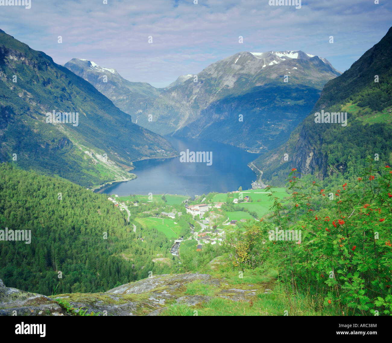 Flydalsjuvet geiranger fjord hi-res stock photography and images - Alamy
