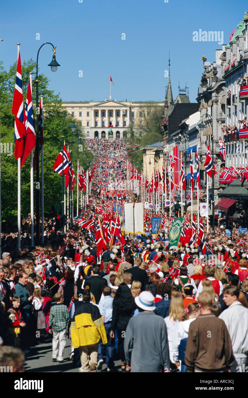 Oslo royal palace hi-res stock photography and images - Alamy
