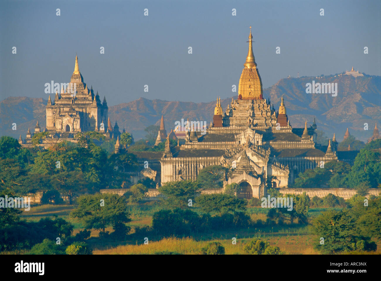 Burmese mountain temples hi-res stock photography and images - Alamy