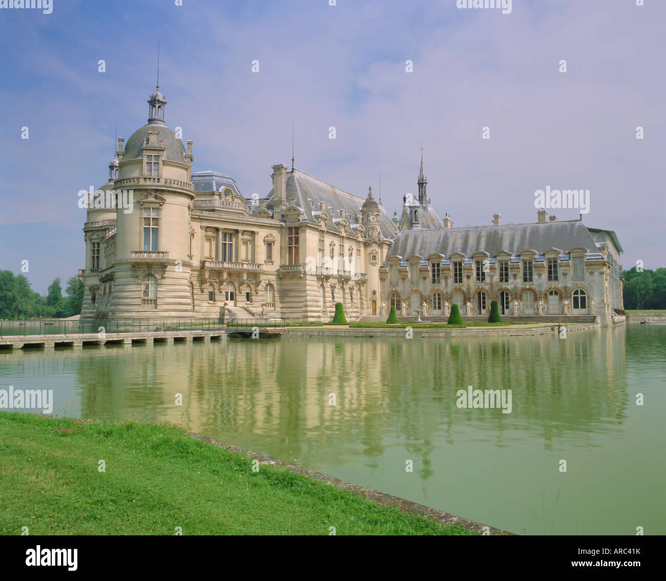 Château de chantilly france hi-res stock photography and images - Alamy