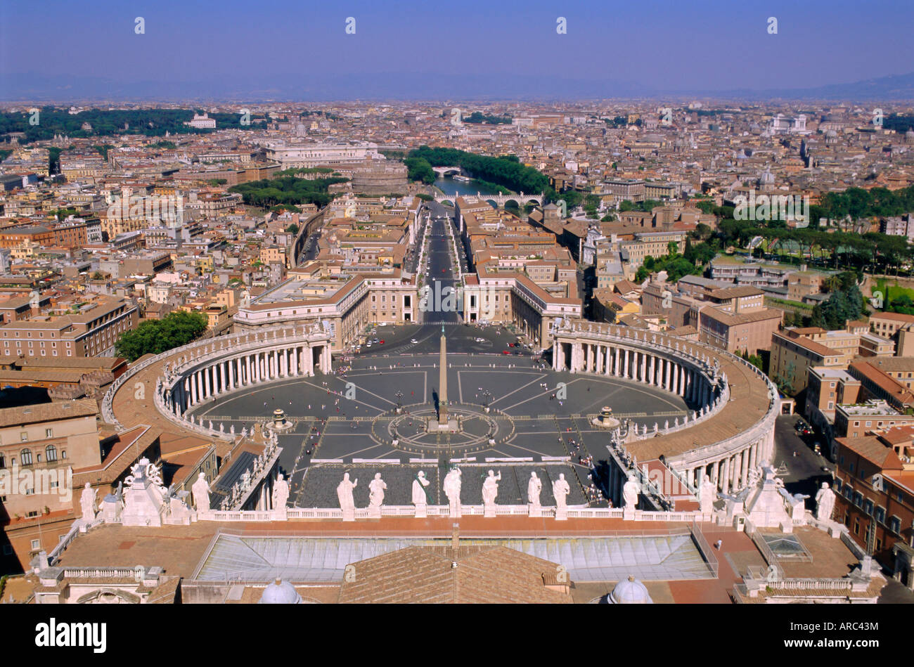 The saint peters basilica hi-res stock photography and images - Alamy