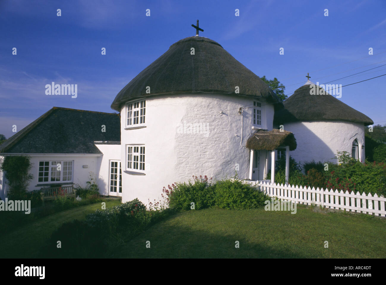 Round houses hi-res stock photography and images - Alamy