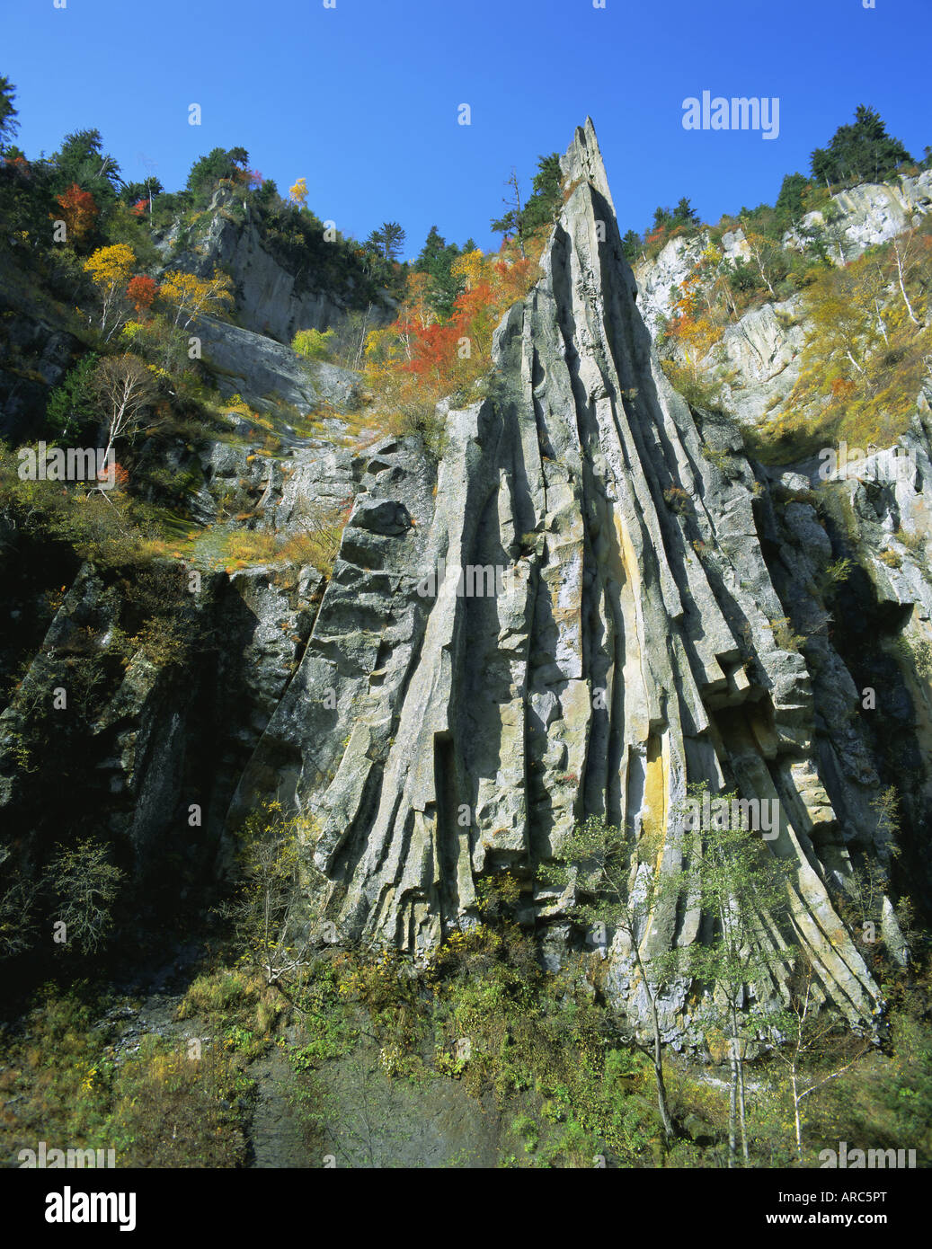 Ishikawa river canyon in autumn, Sounkyo Gorge, Hokkaido Island, Japan ...
