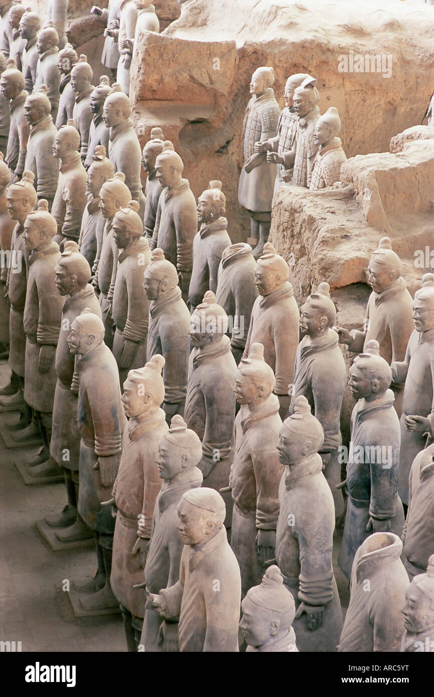 Statues of army hi-res stock photography and images - Alamy