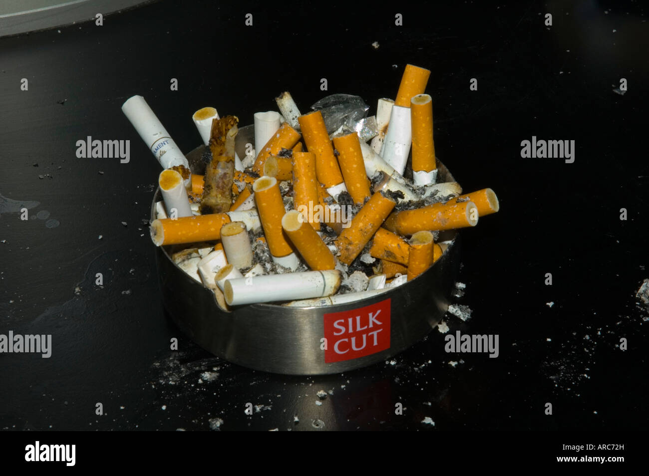 Full bar hi-res stock photography and images - Alamy