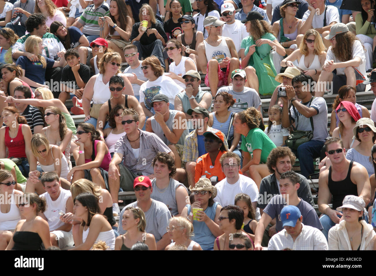 Grandstand audience hi-res stock photography and images - Alamy