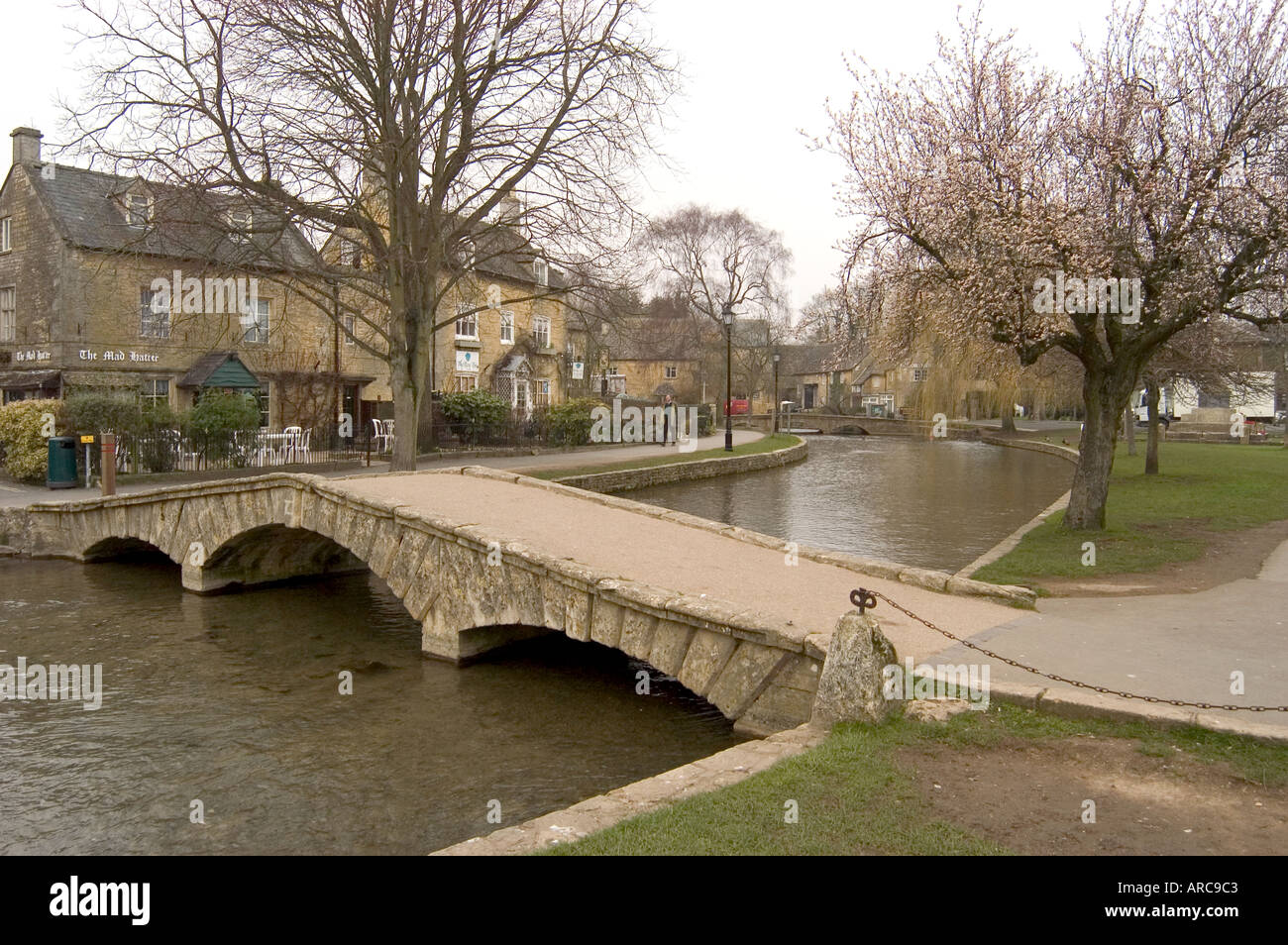 Little bridges over the river in Bourton on the water Stock Photo - Alamy
