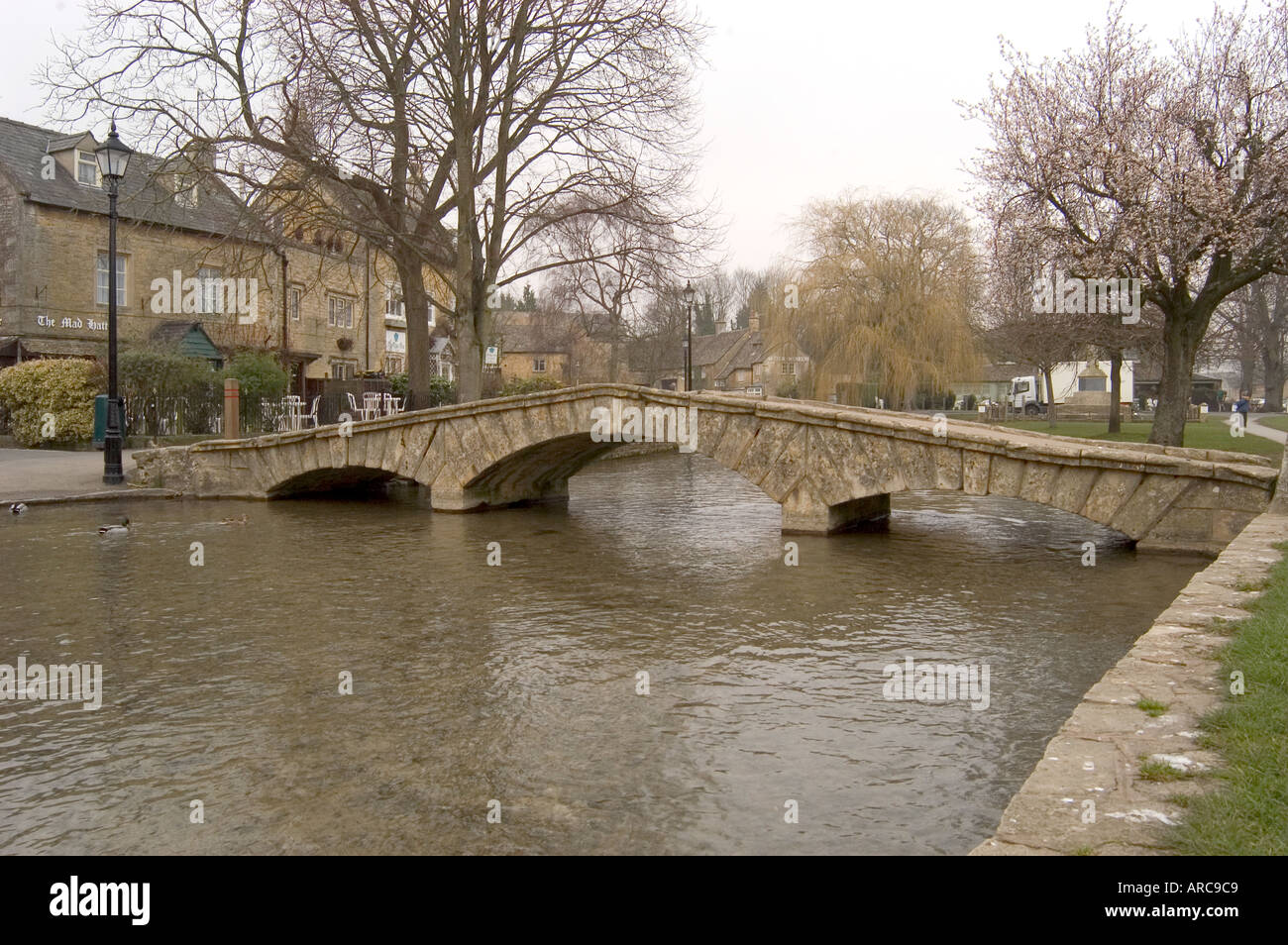 Little bridges over the river in Bourton on the water Stock Photo - Alamy