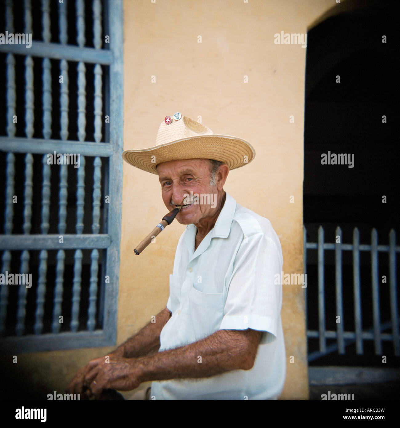 Man smoking cigar hi-res stock photography and images - Alamy