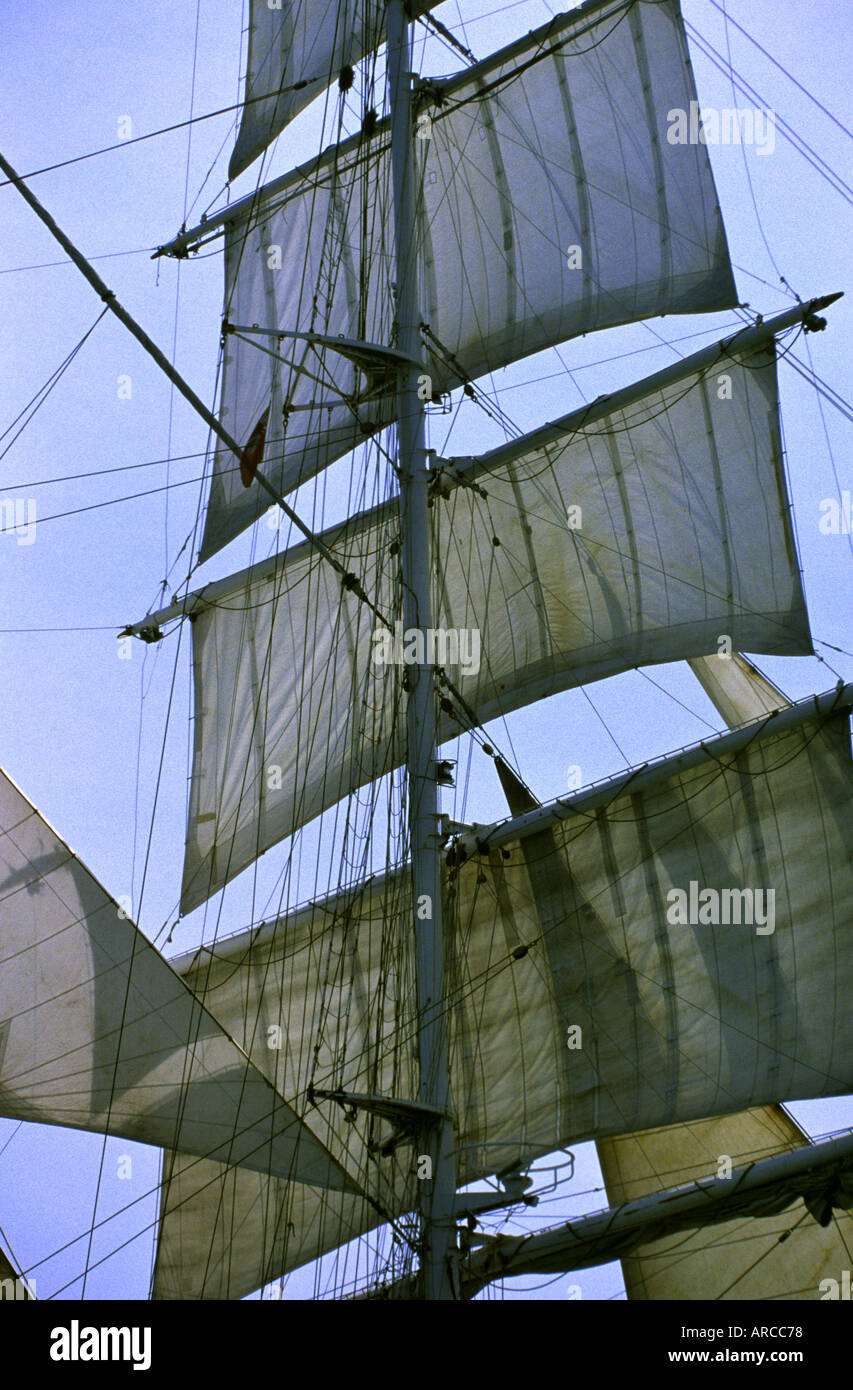 Rigging sails hi-res stock photography and images - Alamy
