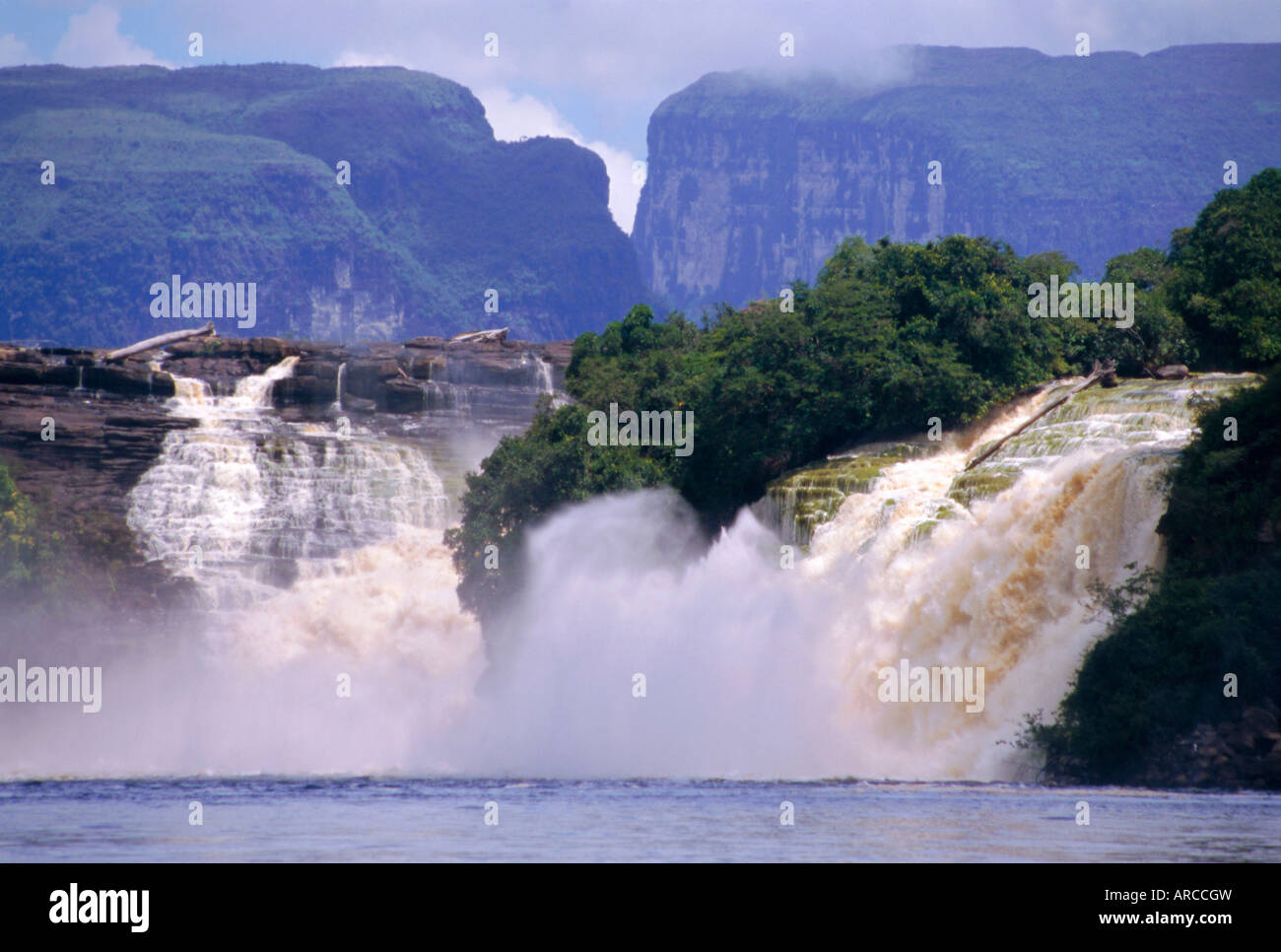 Canaima Lagoon and falls, Canaima National Park, Venezuela, South ...