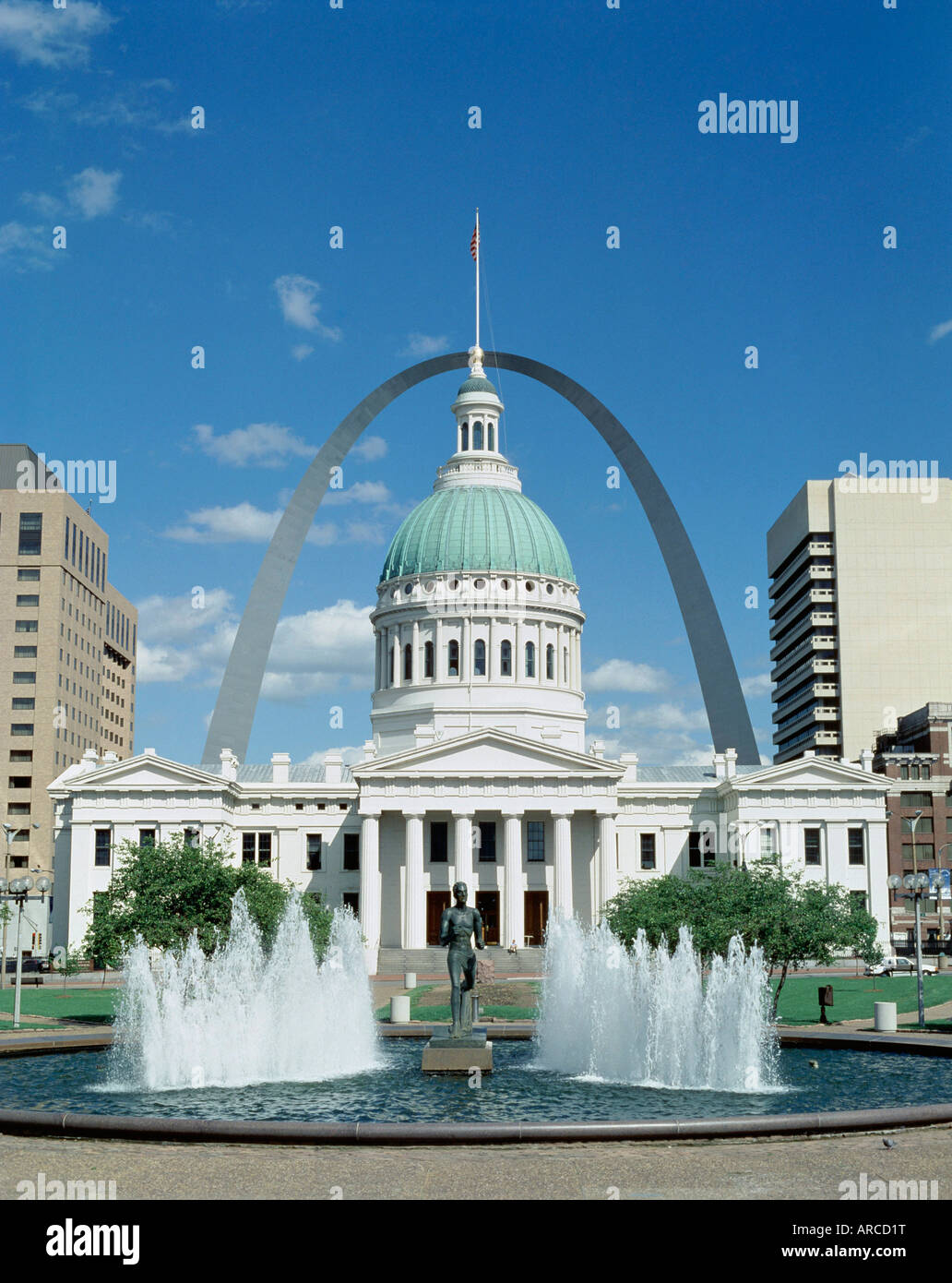 Fountains and buildings in city of St. Louis, Missouri, United States ...