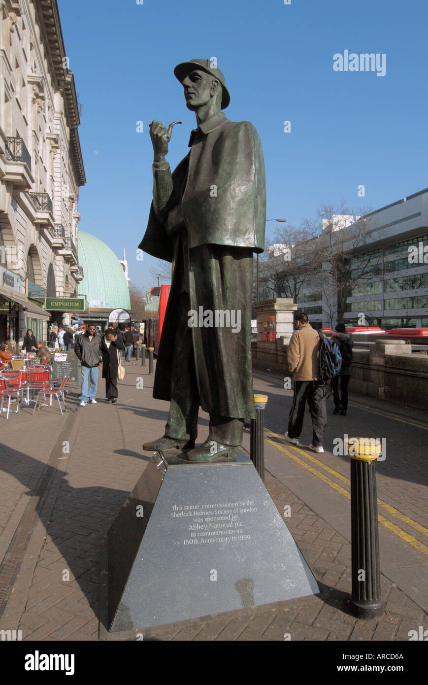 Sherlock holmes statue on baker street hi-res stock photography and ...