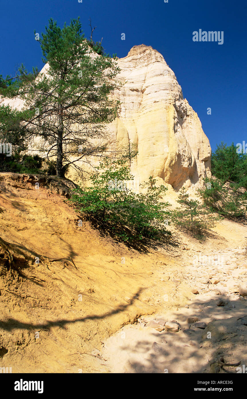 Path beneath cliffs in Colorado Provencal, Rustrel, Vaucluse, Provence ...