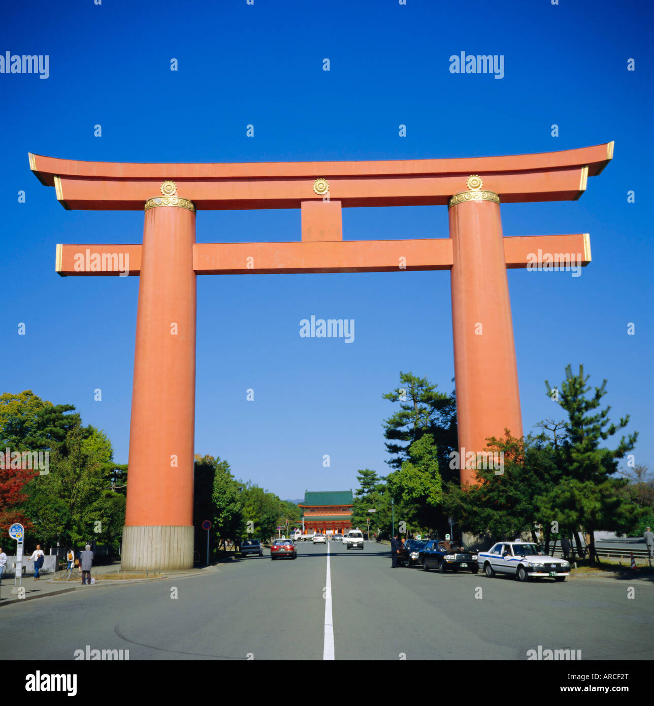 Heian-Jingu Shrine, Great Torii Gate, Kyoto, Japan Stock Photo - Alamy