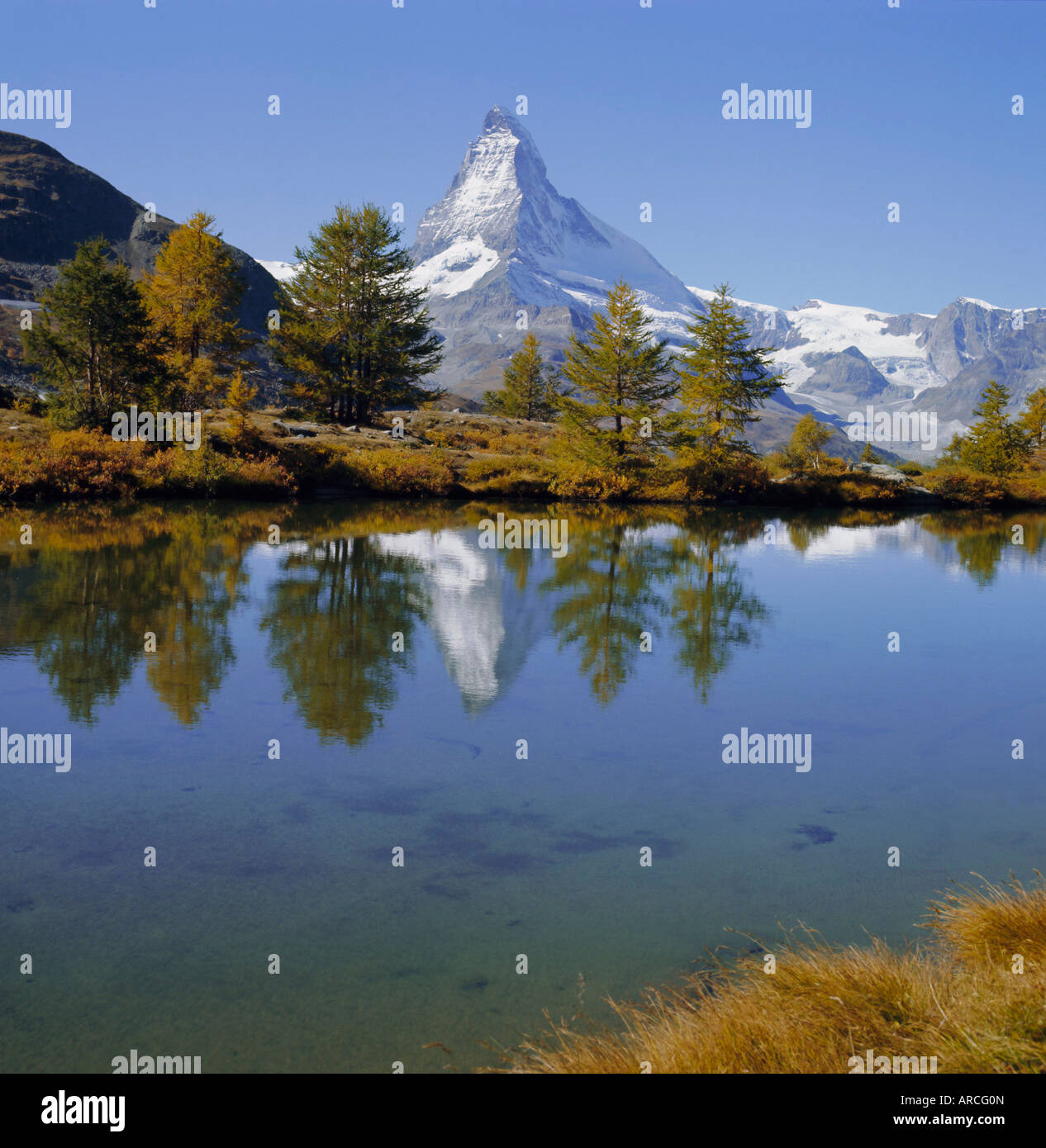 The Matterhorn mountain (4478m), Valais (Wallis), Swiss Alps ...
