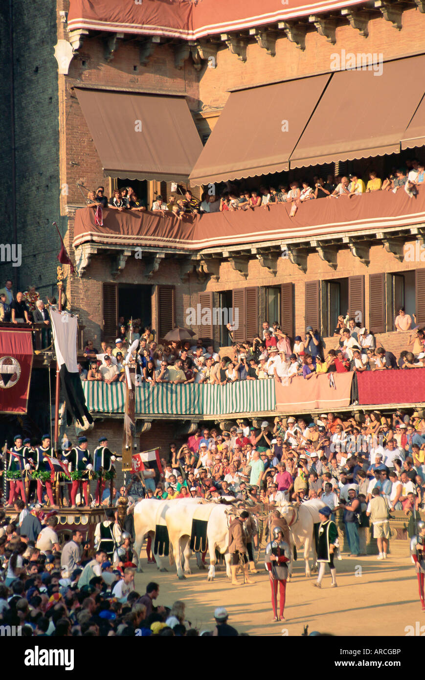 The opening parade of the Palio horse race, Siena, Tuscany, Italy ...