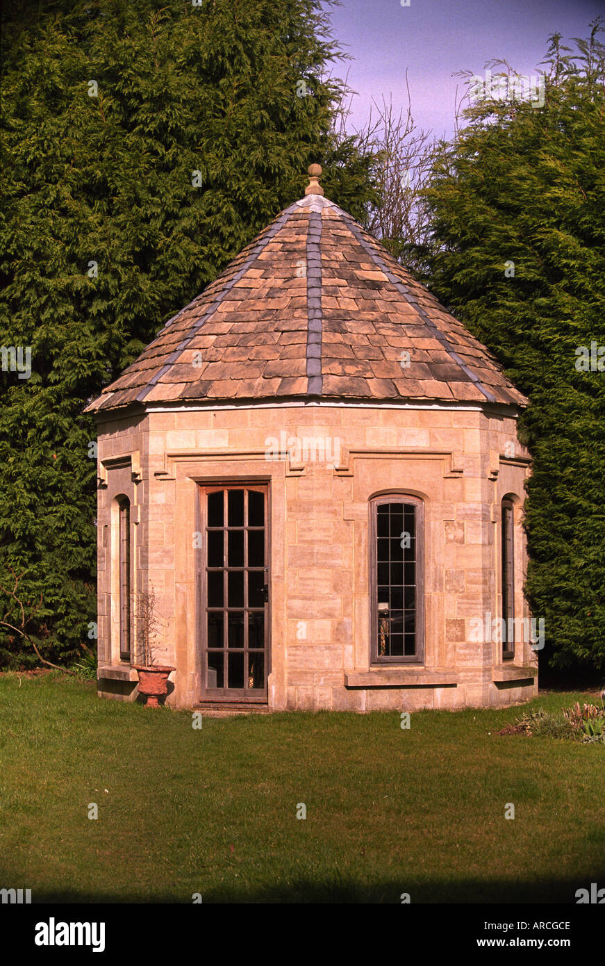 Garden folly hi-res stock photography and images - Alamy