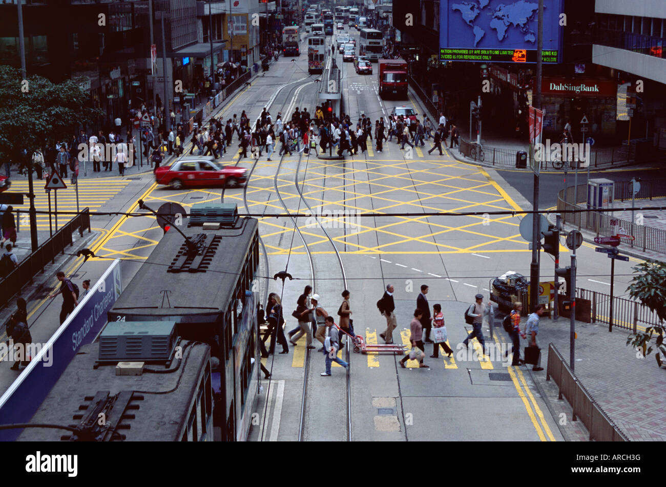 Busy crossing, Des Voeux Road, Central, Hong Kong Island, Hong Kong ...