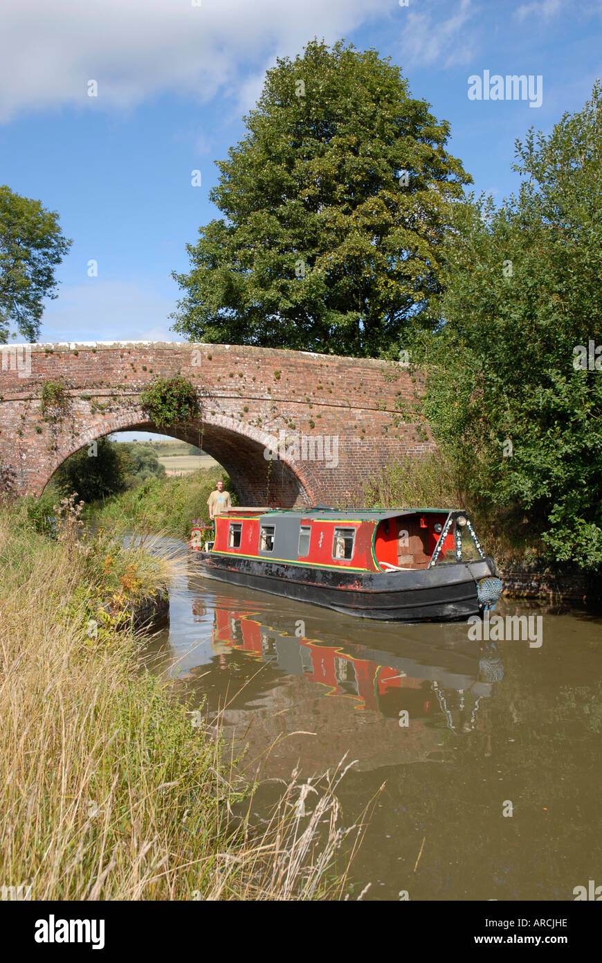 Bridge canal england wiltshire hi-res stock photography and images - Alamy