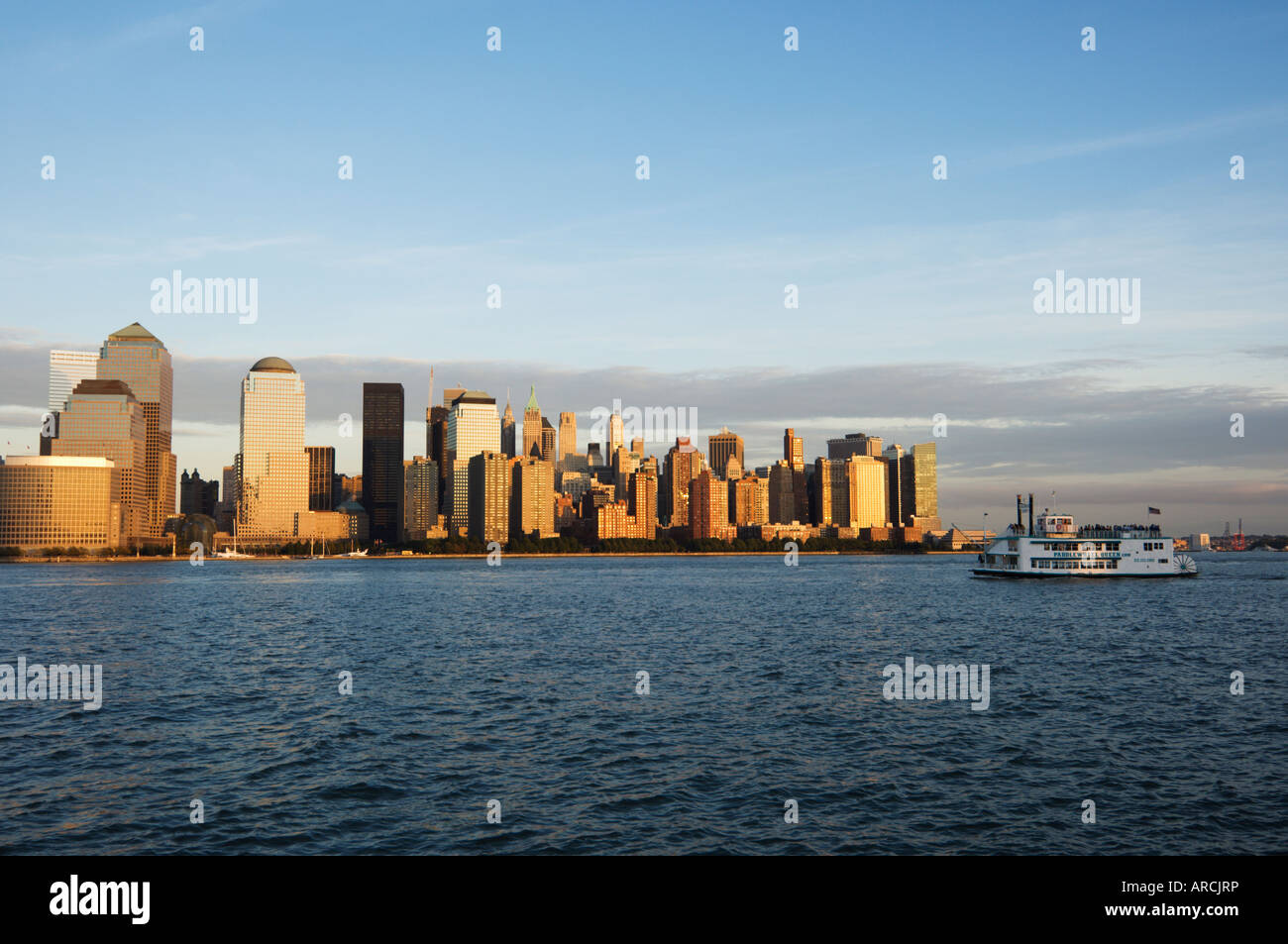 Horizontal lower manhattan hi-res stock photography and images - Alamy