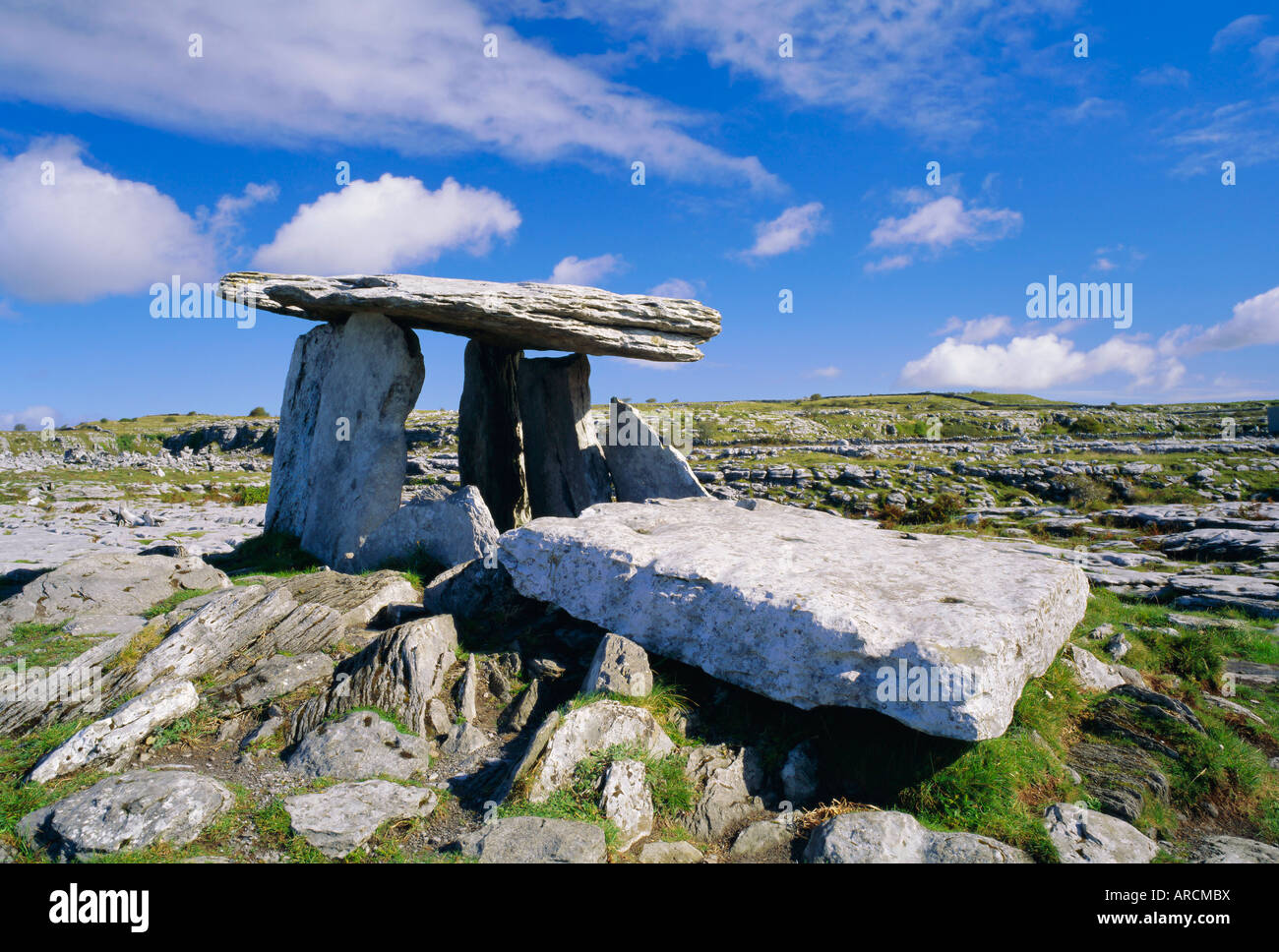 Poulnabrone Dolmen, ancient tomb, The Burren, County Clare, Munster ...