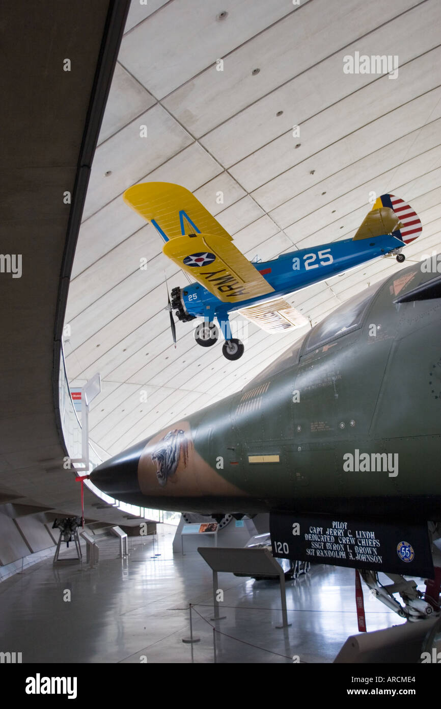 American military aircraft in the American Air Museum at Duxford ...