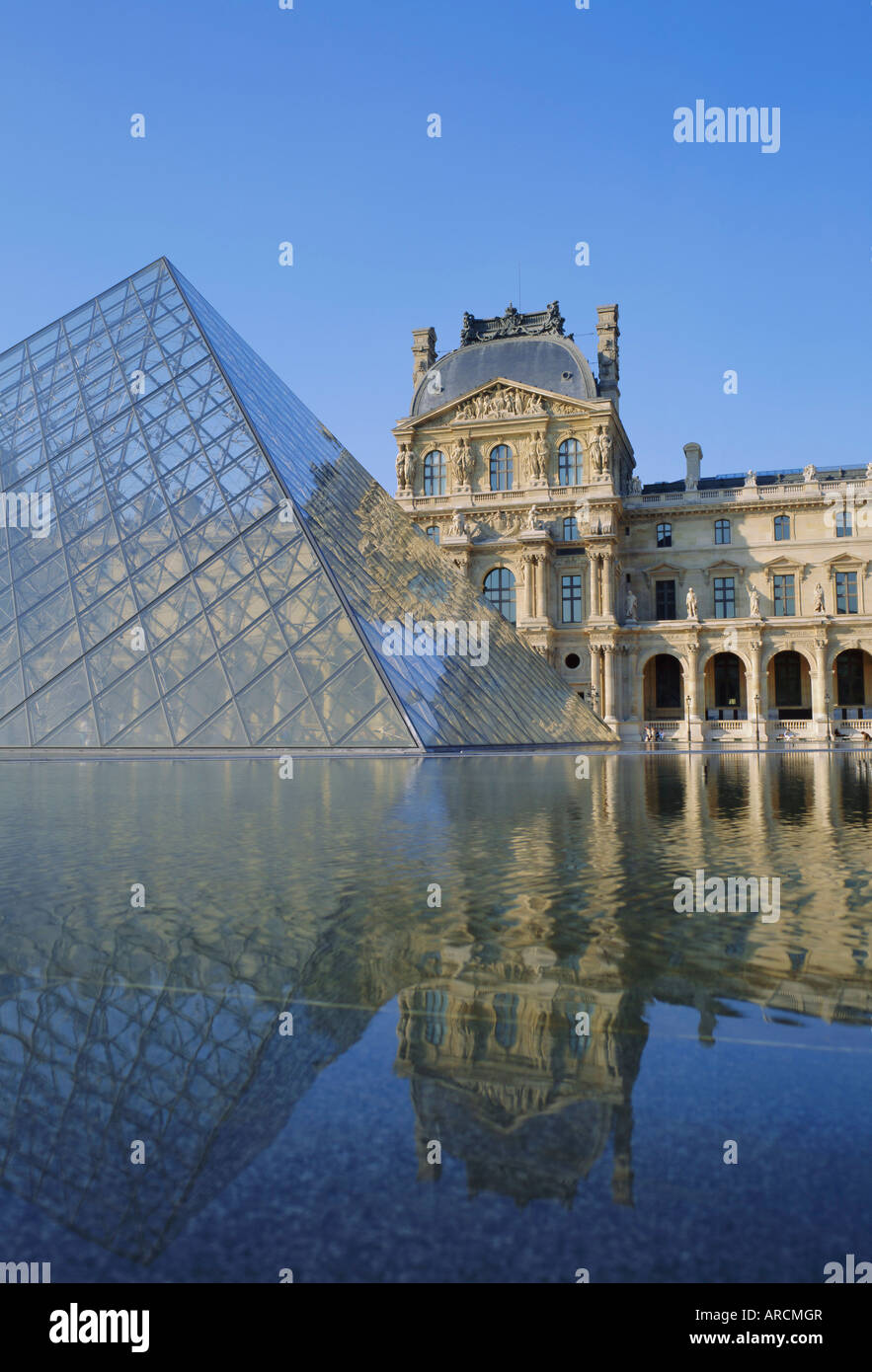 Louvre copy hi-res stock photography and images - Alamy