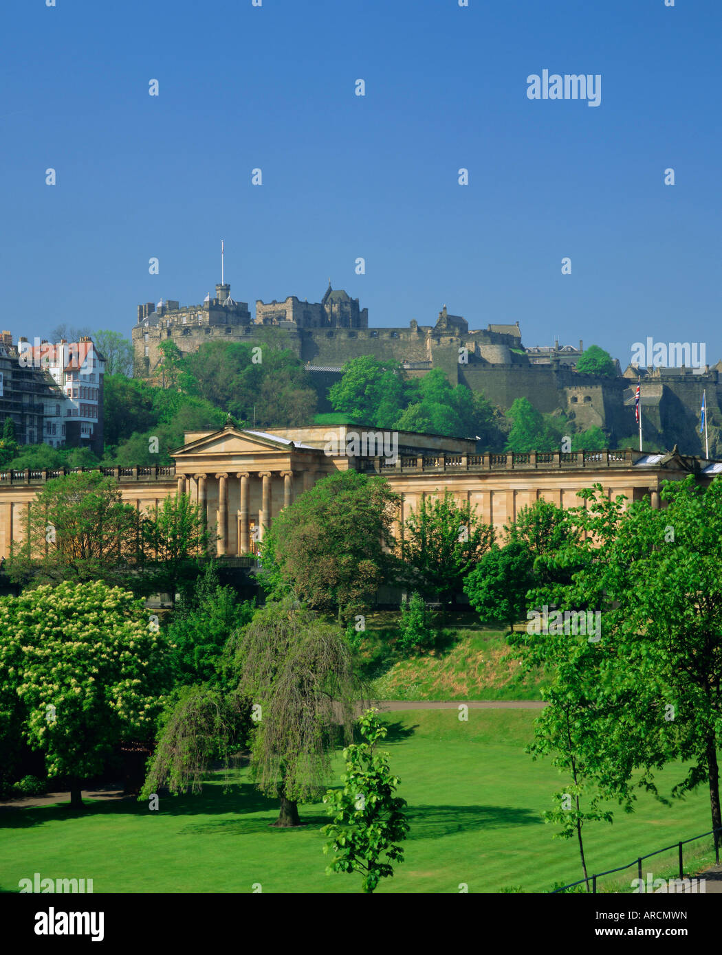 Castle and national gallery hi-res stock photography and images - Alamy