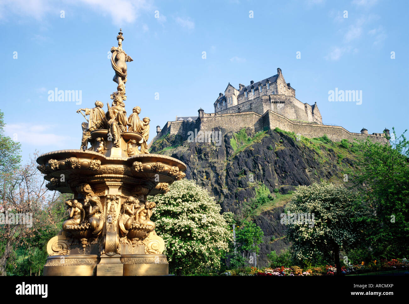 Edinburgh Castle and water fountain, Edinburgh, Lothian, Scotland, UK ...
