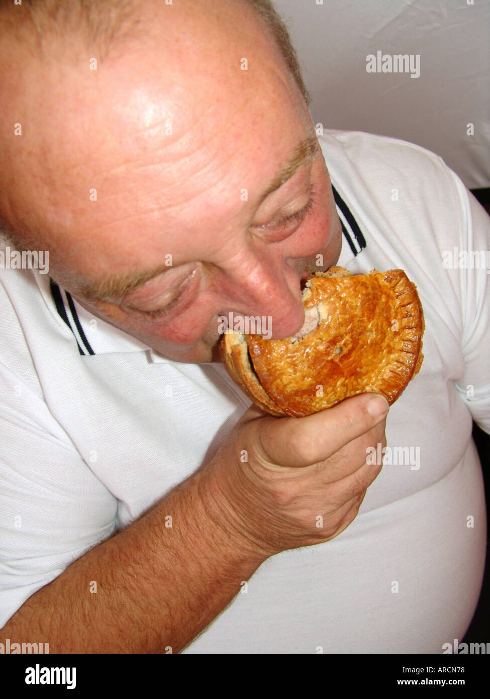 Man eating pork pie hi-res stock photography and images - Alamy