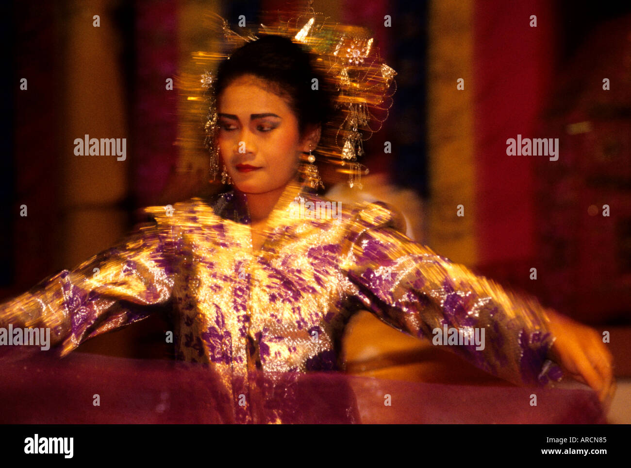 Minangkabau wedding hi-res stock photography and images - Alamy
