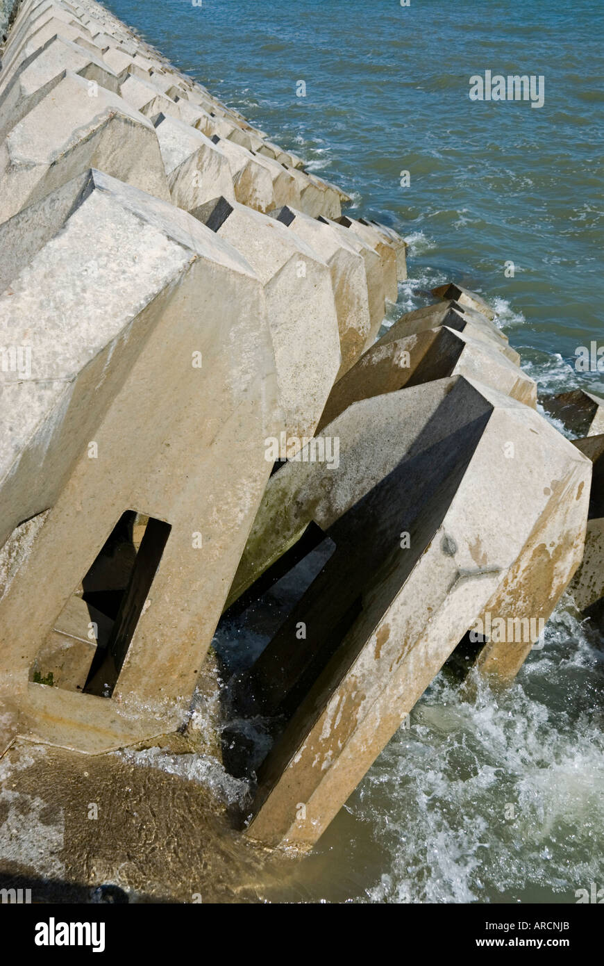 Lashing seafront hi-res stock photography and images - Alamy