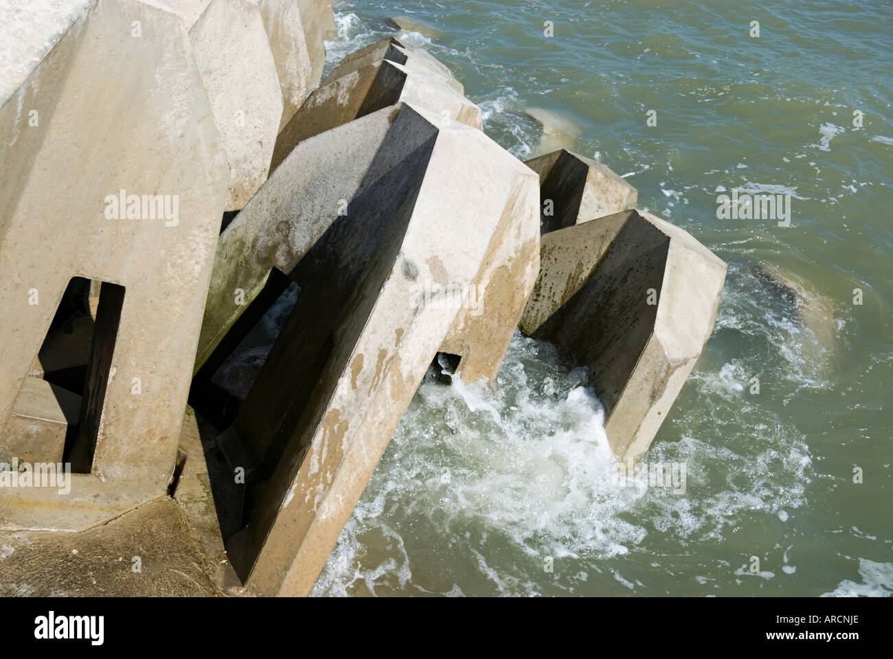 Waves lashing the seafront hi-res stock photography and images - Alamy