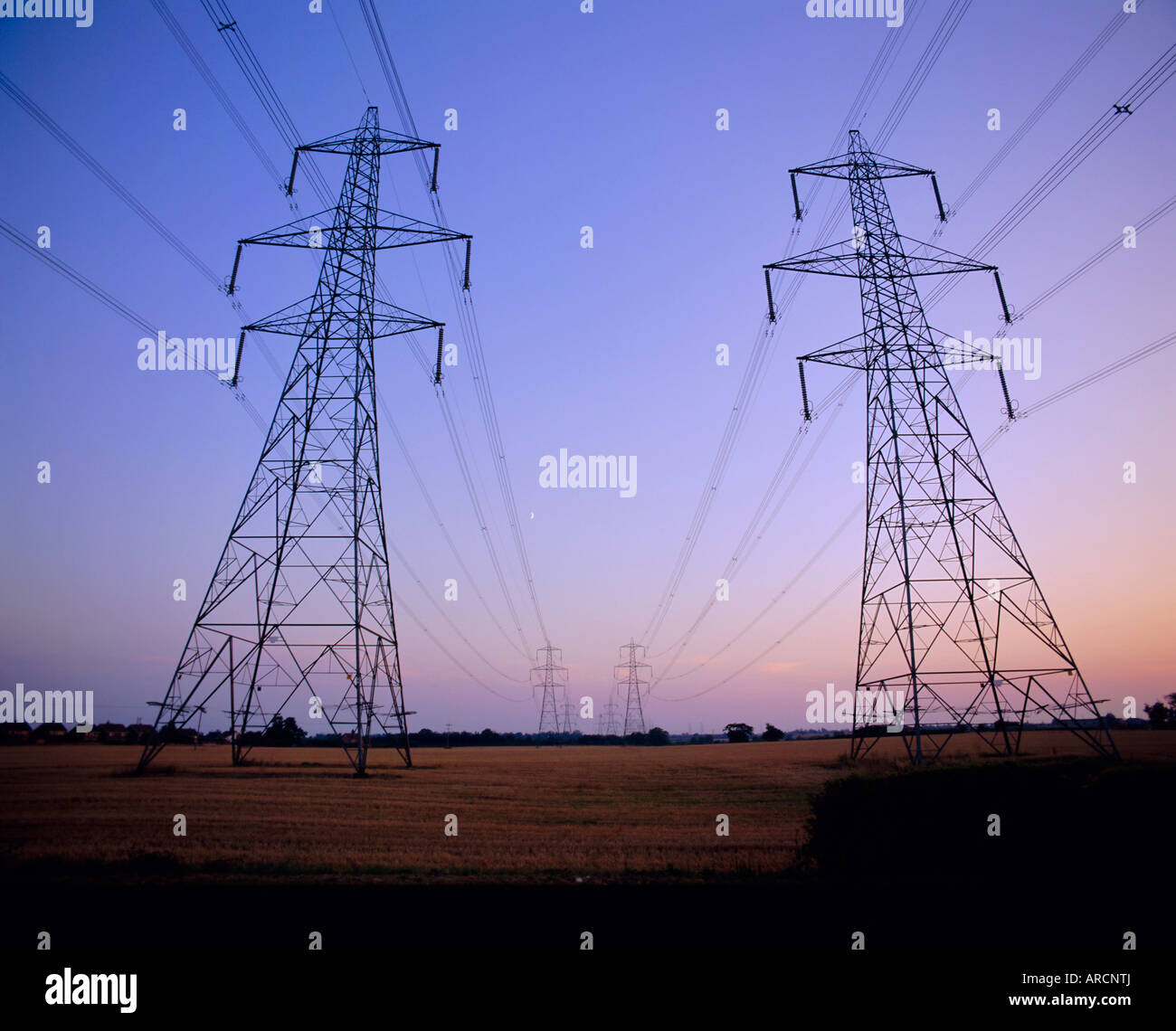 Pylons wire hi-res stock photography and images - Alamy